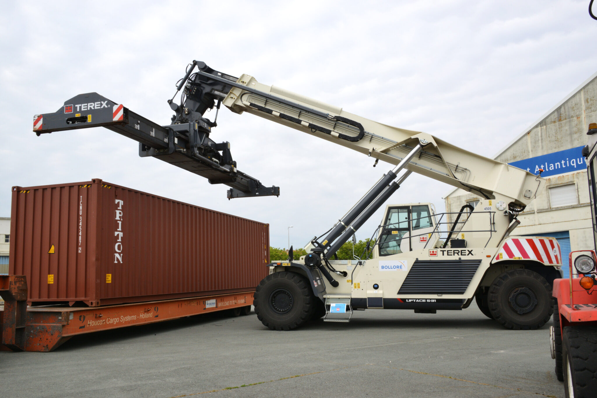 Was ist ein Reachstacker? | Maschinen-Lexikon